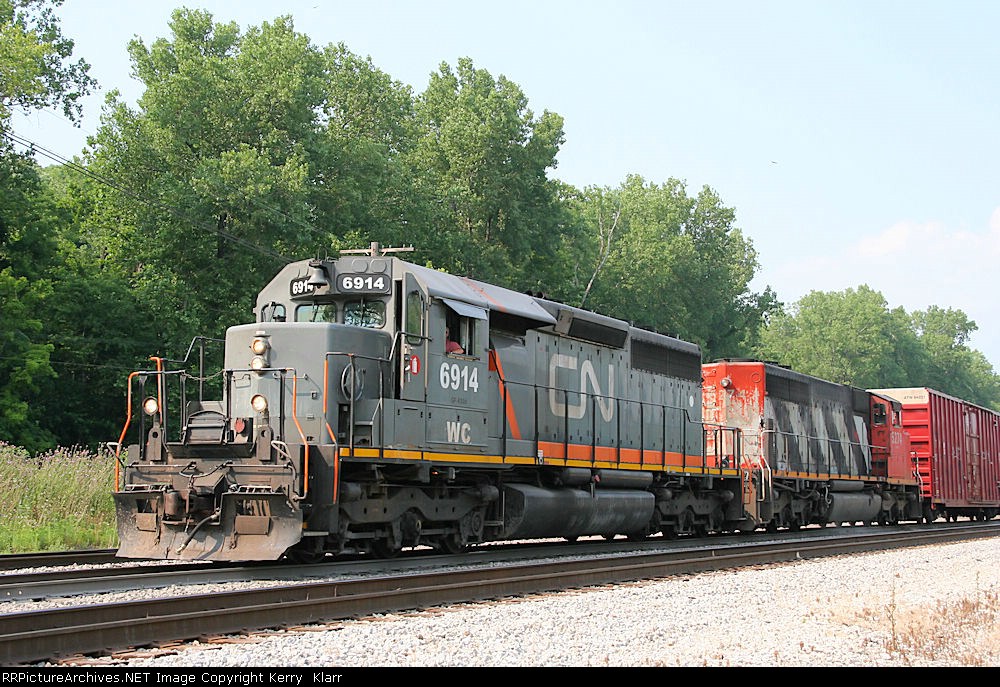 CN 6914 near Birmingham Jct.